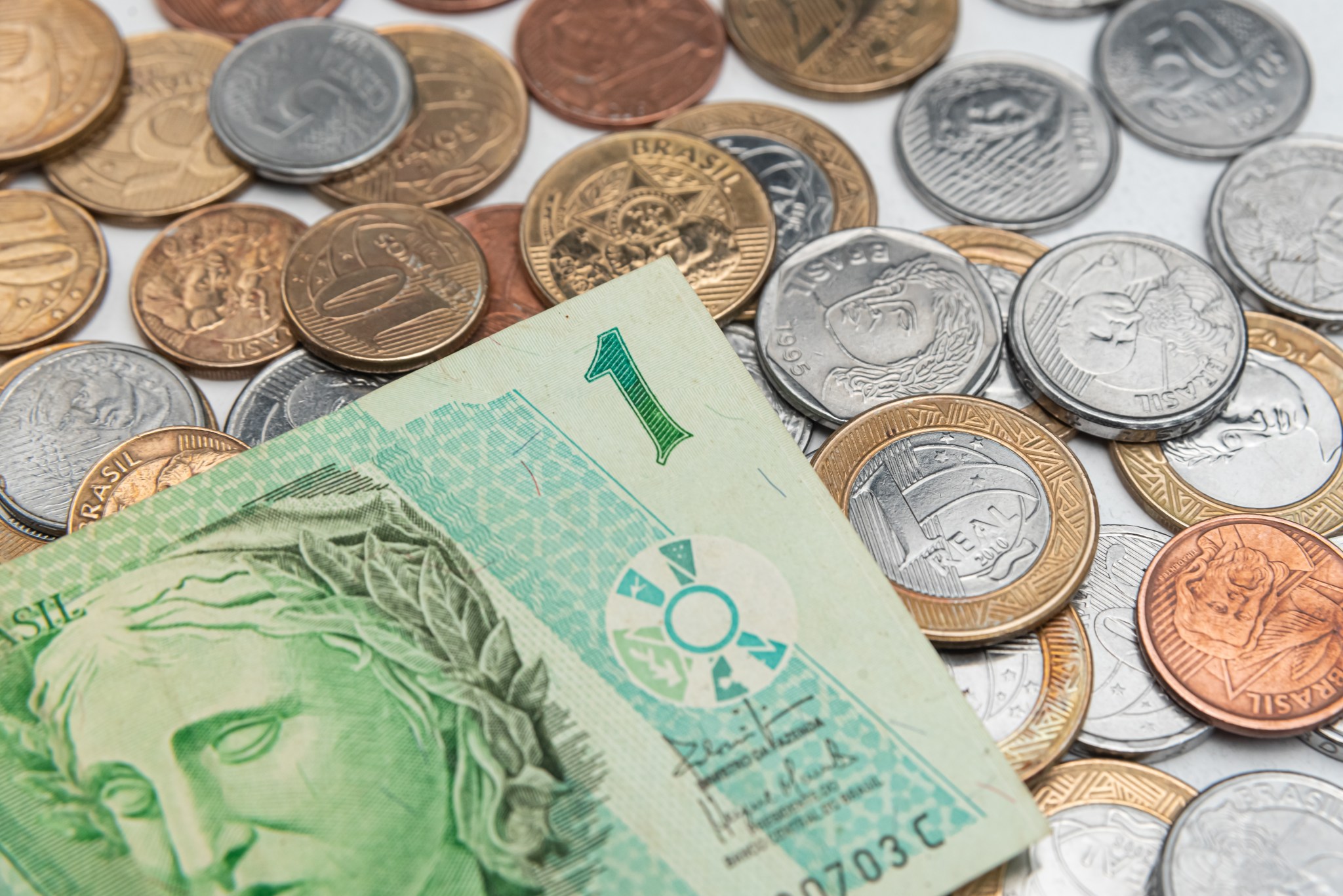 Rial currencies around the world - Finseta